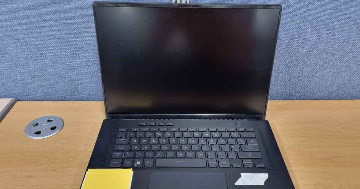 První fotka notebooku s grafickou kartou RTX 40? - TechFeed.cz