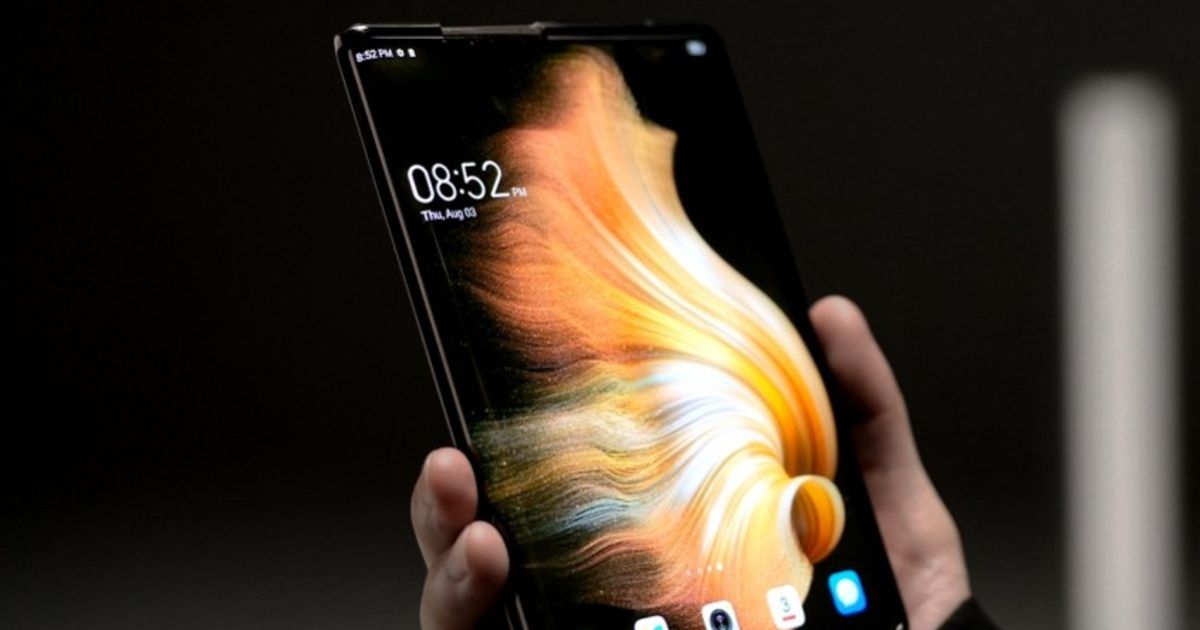 Tecno se pochlubilo konceptem mobilu s rolovacím displejem. Co na něj ...